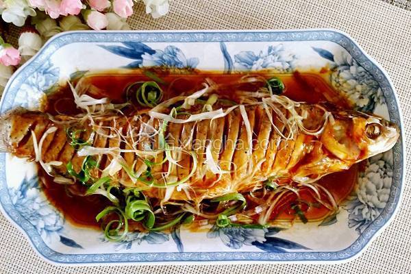 清蒸红眼鱼的做法_菜谱_香哈网